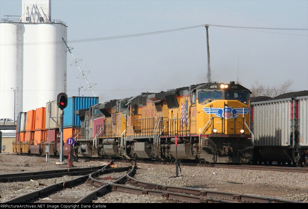 UP 4891 EB stack train attempts to overtake the EB JECX drag @ 11:46